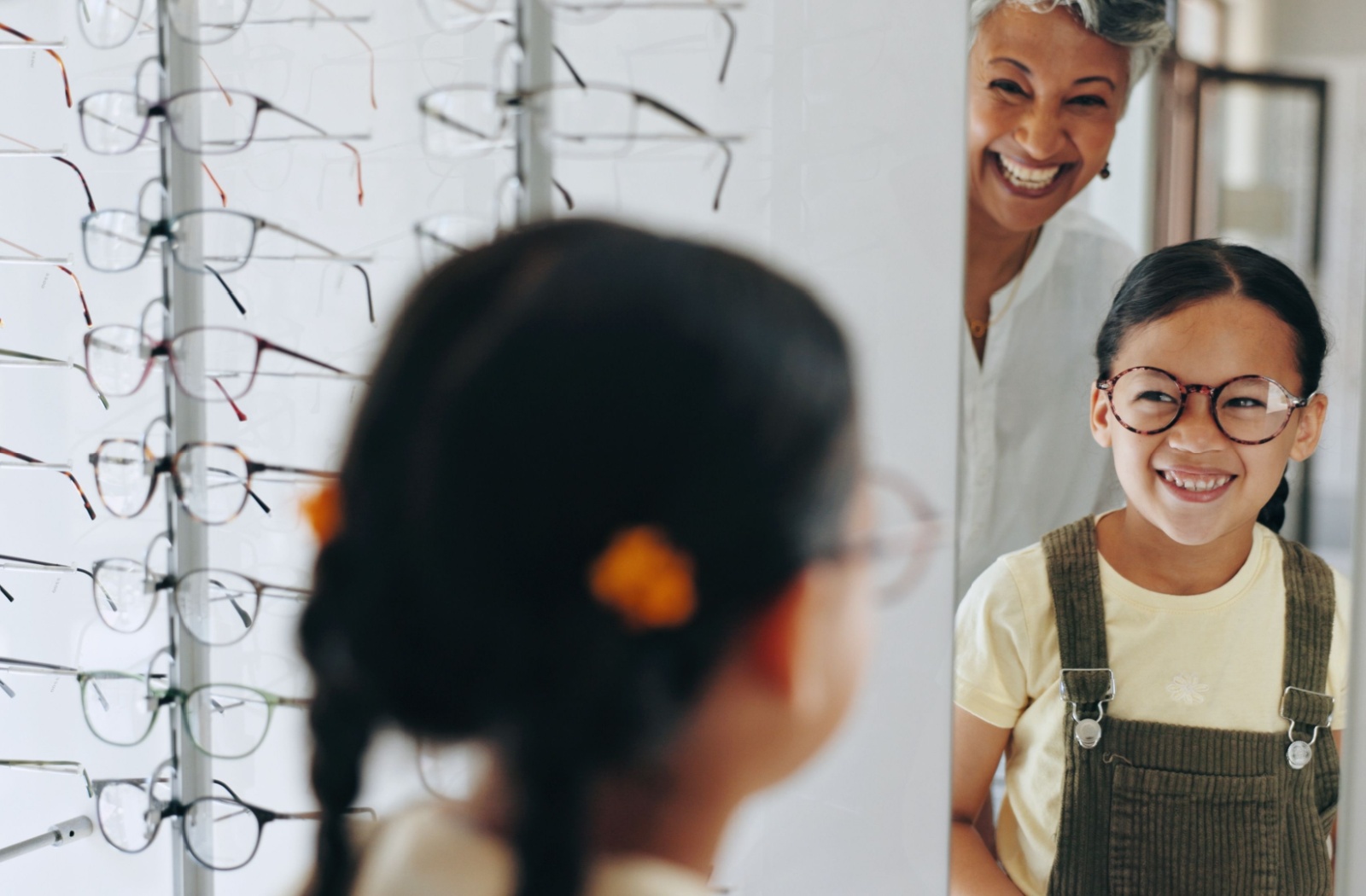 Myopia vs Hyperopia: What's the Difference?