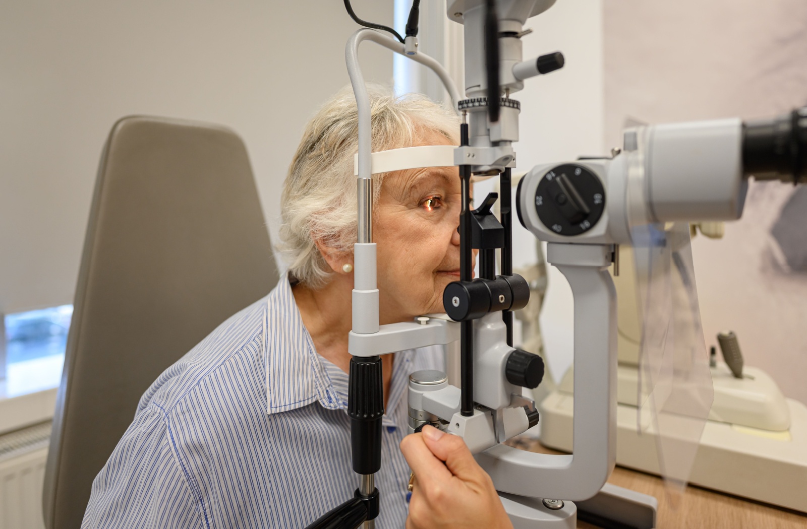 What Happens During Senior Eye Exams? | Collingwood, ON